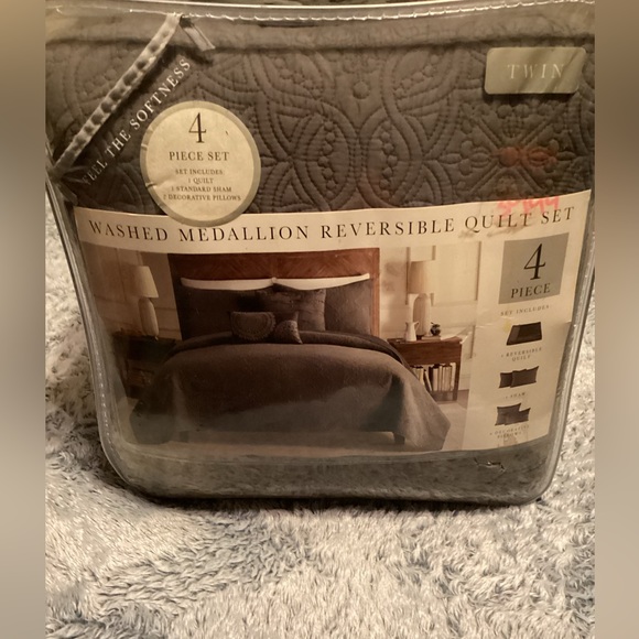 medallion | Bedding | Washed Medallion Reversible Quilt Set Twin | Poshmark